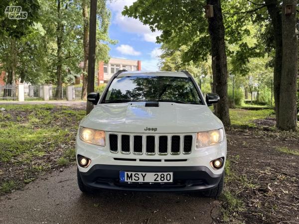 White Jeep Compass 2011 in Salcininkai, with an engine capacity of 2.40 L and mileage of 200 thousand km for 2400 €, photo 4 on AUTOMOTO.COM.LV