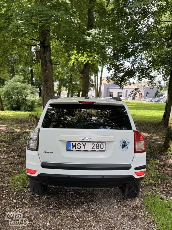 White Jeep Compass 2011 in Salcininkai, with an engine capacity of 2.40 L and mileage of 200 thousand km for 2400 €, photo 6 on AUTOMOTO.COM.LV