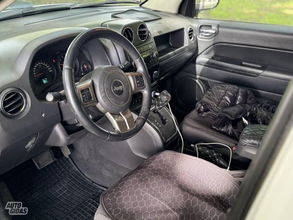 White Jeep Compass 2011 in Salcininkai, with an engine capacity of 2.40 L and mileage of 200 thousand km for 2400 €, photo 7 on AUTOMOTO.COM.LV