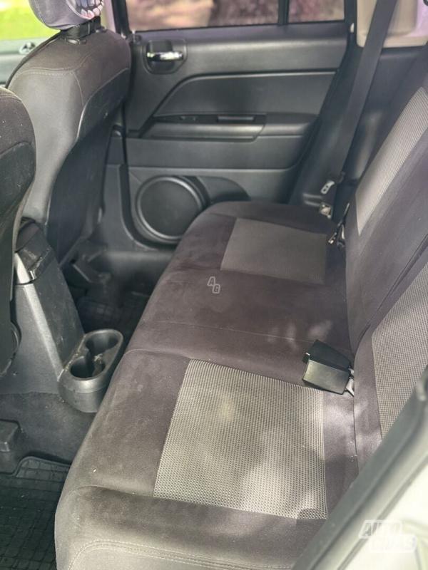 White Jeep Compass 2011 in Salcininkai, with an engine capacity of 2.40 L and mileage of 200 thousand km for 2400 €, photo 9 on AUTOMOTO.COM.LV