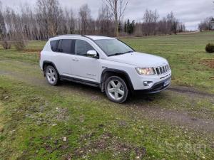 White Jeep Compass 2012 in Saldus, with an engine capacity of 2.20 L and mileage of 284 thousand km for 4900 €, photo  on AUTOMOTO.COM.LV
