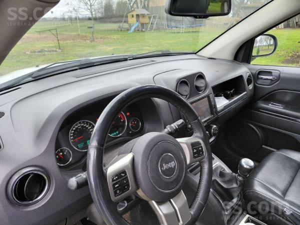 White Jeep Compass 2012 in Saldus, with an engine capacity of 2.20 L and mileage of 284 thousand km for 4900 €, photo 4 on AUTOMOTO.COM.LV
