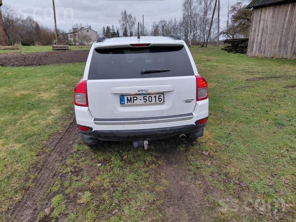 White Jeep Compass 2012 in Saldus, with an engine capacity of 2.20 L and mileage of 284 thousand km for 4900 €, photo 8 on AUTOMOTO.COM.LV