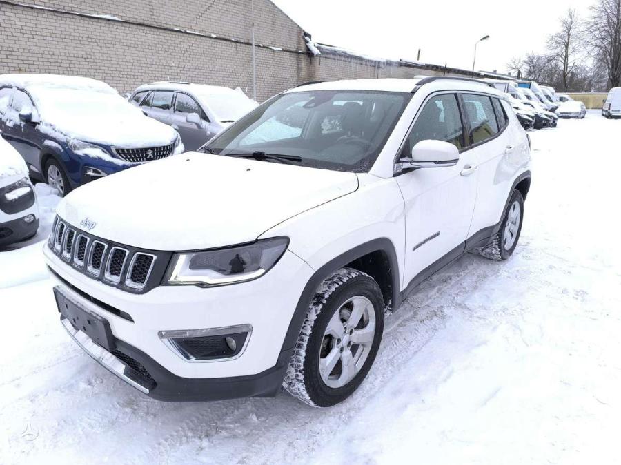 White Jeep Compass 2017 in Taurage, with an engine capacity of 2.00 L and mileage of 228 thousand km for 8850 €, photo 1 on AUTOMOTO.COM.LV