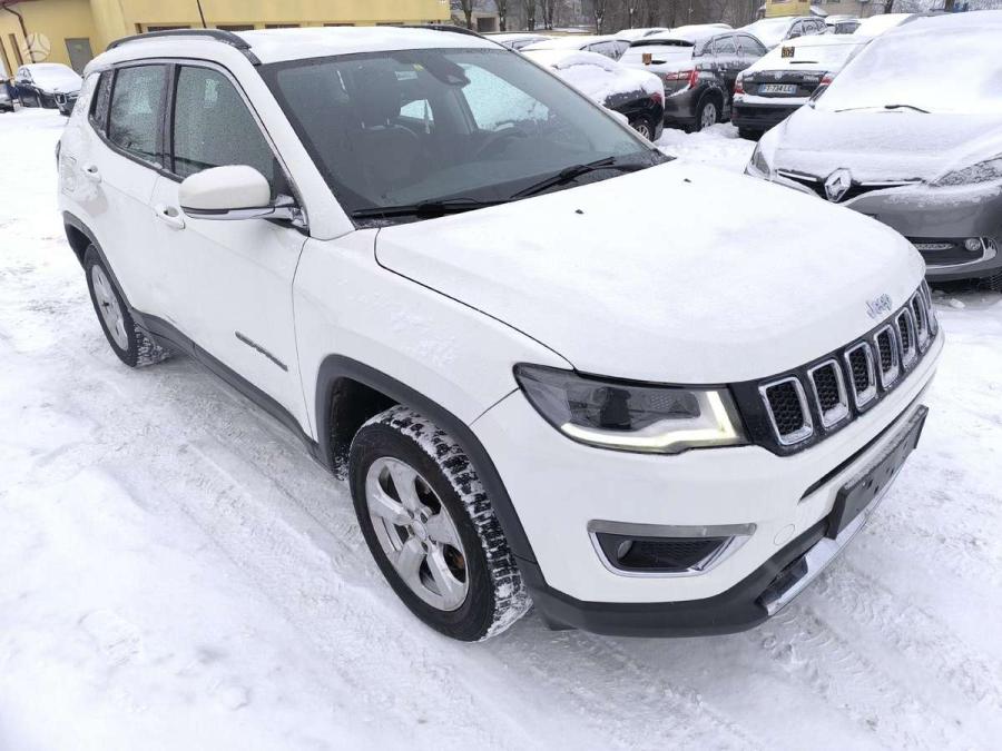 White Jeep Compass 2017 in Taurage, with an engine capacity of 2.00 L and mileage of 228 thousand km for 8850 €, photo 5 on AUTOMOTO.COM.LV