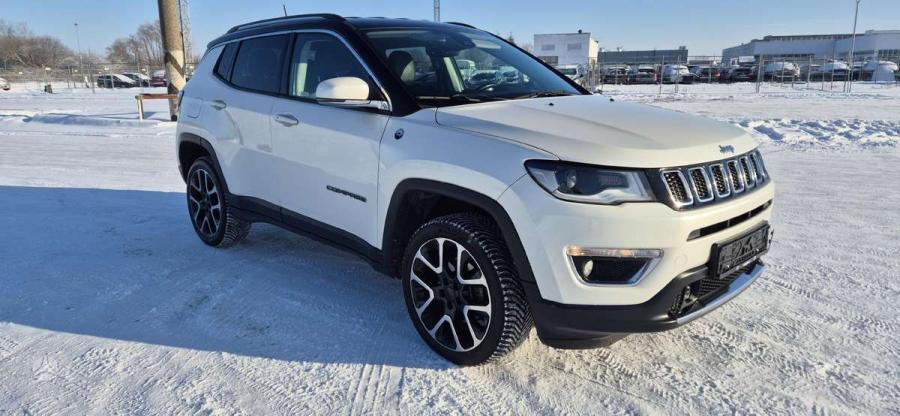 White Jeep Compass 2017 in Marijampole, with an engine capacity of 2.00 L and mileage of 186 thousand km for 12950 €, photo 1 on AUTOMOTO.COM.LV
