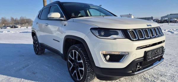 White Jeep Compass 2017 in Marijampole, with an engine capacity of 2.00 L and mileage of 186 thousand km for 12950 €, photo 2 on AUTOMOTO.COM.LV