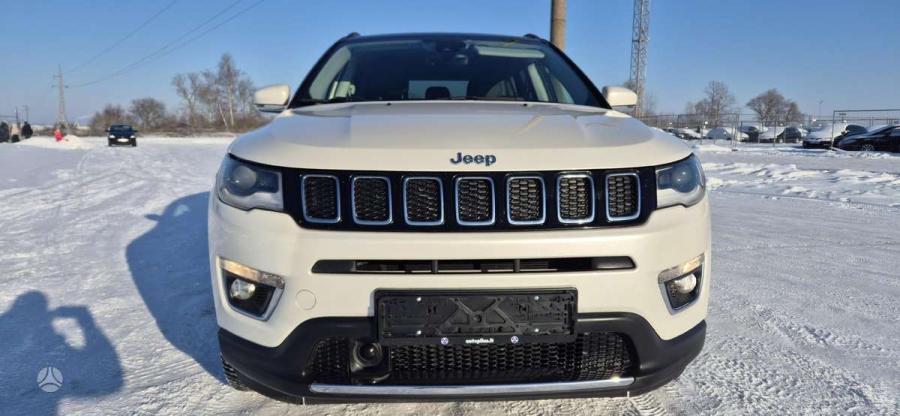 White Jeep Compass 2017 in Marijampole, with an engine capacity of 2.00 L and mileage of 186 thousand km for 12950 €, photo 3 on AUTOMOTO.COM.LV
