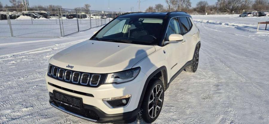 White Jeep Compass 2017 in Marijampole, with an engine capacity of 2.00 L and mileage of 186 thousand km for 12950 €, photo 5 on AUTOMOTO.COM.LV