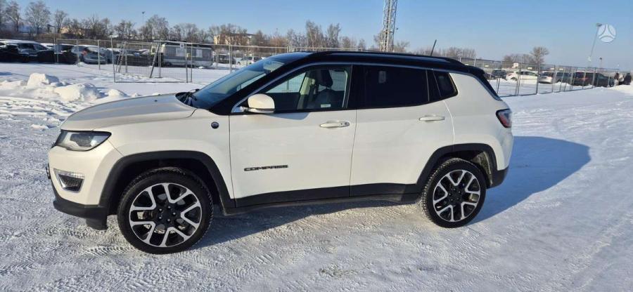 White Jeep Compass 2017 in Marijampole, with an engine capacity of 2.00 L and mileage of 186 thousand km for 12950 €, photo 6 on AUTOMOTO.COM.LV