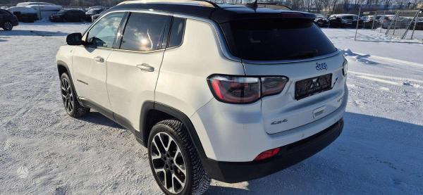 White Jeep Compass 2017 in Marijampole, with an engine capacity of 2.00 L and mileage of 186 thousand km for 12950 €, photo 8 on AUTOMOTO.COM.LV