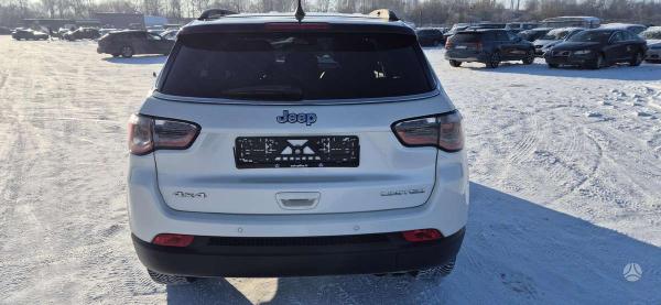 White Jeep Compass 2017 in Marijampole, with an engine capacity of 2.00 L and mileage of 186 thousand km for 12950 €, photo 9 on AUTOMOTO.COM.LV