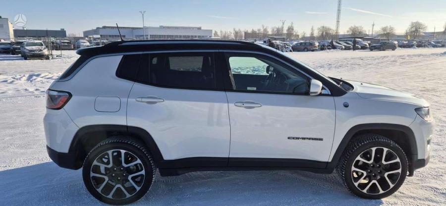 White Jeep Compass 2017 in Marijampole, with an engine capacity of 2.00 L and mileage of 186 thousand km for 12950 €, photo 11 on AUTOMOTO.COM.LV