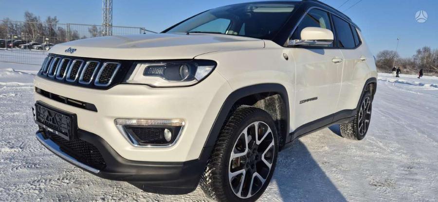 White Jeep Compass 2017 in Marijampole, with an engine capacity of 2.00 L and mileage of 186 thousand km for 12950 €, photo 13 on AUTOMOTO.COM.LV