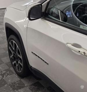 Balts Jeep Compass 2017 Marijampole, ar dzinēja tilpumu 2.00 L un nobraukumu 187 tūkst. km par 13750 €, foto 24 vietnē AUTOMOTO.COM.LV