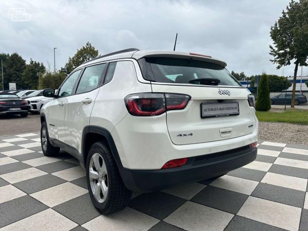 White Jeep Compass 2018 in Kaunas, with an engine capacity of 2.00 L and mileage of 44 thousand km for 21885 €, photo 6 on AUTOMOTO.COM.LV