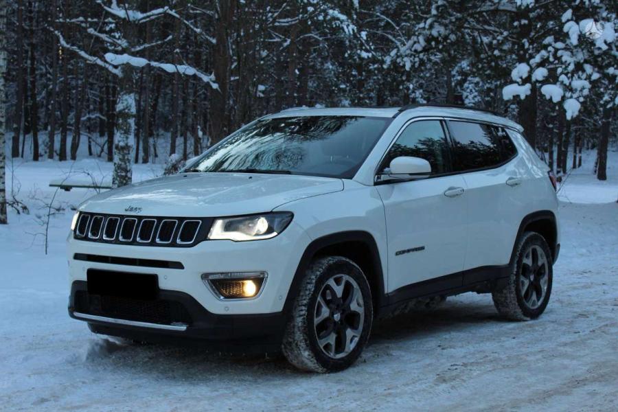 White Jeep Compass 2018 in Vilnius, with an engine capacity of 1.96 L and mileage of 101 thousand km for 15499 €, photo 2 on AUTOMOTO.COM.LV