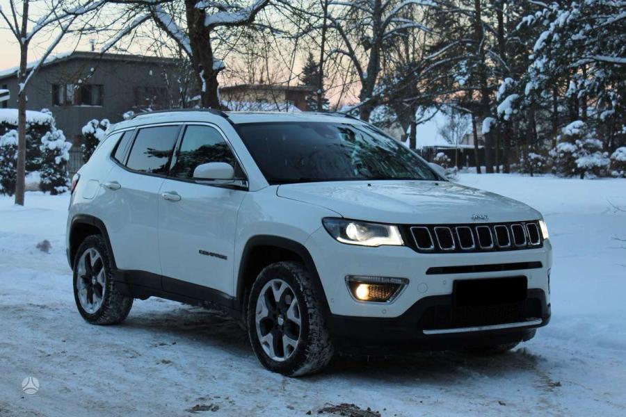 White Jeep Compass 2018 in Vilnius, with an engine capacity of 1.96 L and mileage of 101 thousand km for 15499 €, photo 6 on AUTOMOTO.COM.LV