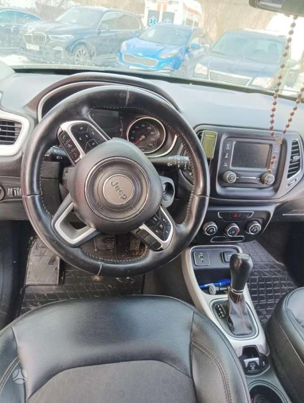 Balts Jeep Compass 2018 Klaipėda, ar dzinēja tilpumu 2.40 L un nobraukumu 90 tūkst. km par 13000 €, foto 3 vietnē AUTOMOTO.COM.LV