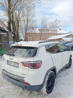 White Jeep Compass 2018 in Klaipeda, with an engine capacity of 2.40 L and mileage of 90 thousand km for 12800 €, photo 2 on AUTOMOTO.COM.LV
