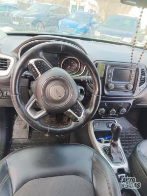 White Jeep Compass 2018 in Klaipeda, with an engine capacity of 2.40 L and mileage of 90 thousand km for 12800 €, photo 7 on AUTOMOTO.COM.LV
