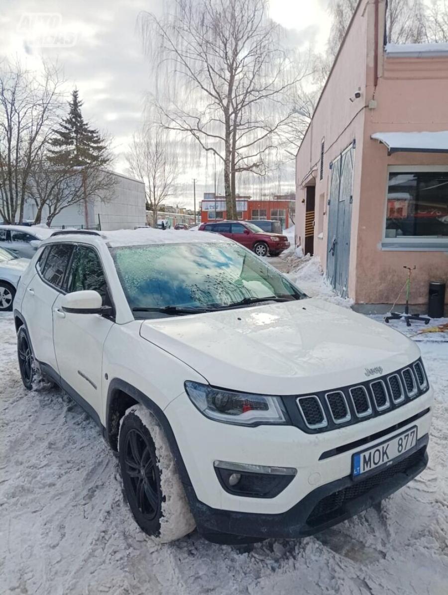 Белый Джип Компас 2018 в Клайпеда, объемом двигателя 2.40 л и пробегом 90 тыс. км за 12600 €, фото 3 на AUTOMOTO.COM.LV