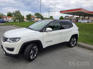 White Jeep Compass 2018 in Riga, with an engine capacity of 2.00 L and mileage of 125 thousand km for 15550 €, photo 3 on AUTOMOTO.COM.LV