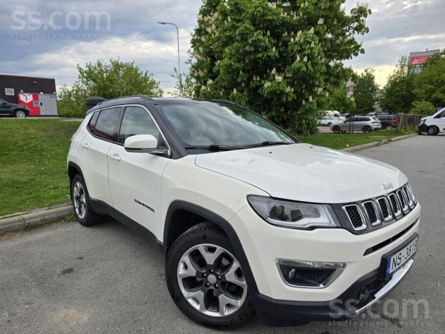 White Jeep Compass 2018 in Riga, with an engine capacity of 2.00 L and mileage of 125 thousand km for 15550 €, photo 11 on AUTOMOTO.COM.LV