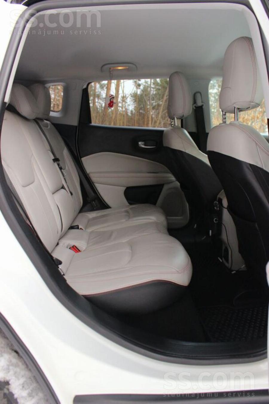 White Jeep Compass 2018 in Riga, with an engine capacity of 2.00 L and mileage of 125 thousand km for 15550 €, photo 13 on AUTOMOTO.COM.LV
