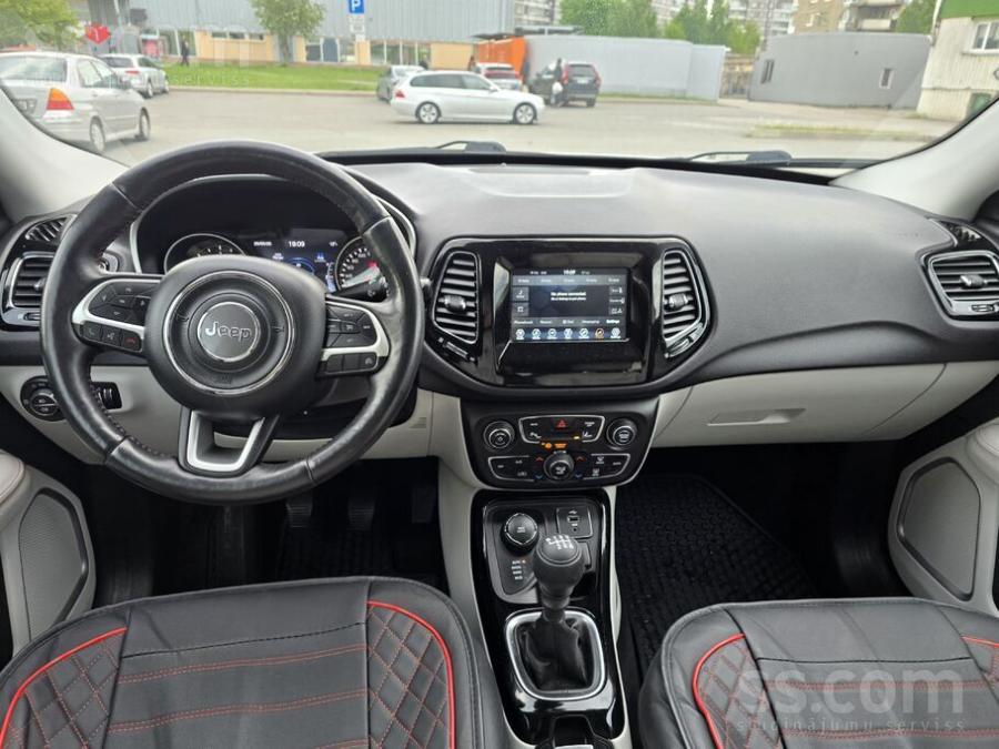 White Jeep Compass 2018 in Riga, with an engine capacity of 2.00 L and mileage of 125 thousand km for 15550 €, photo 14 on AUTOMOTO.COM.LV