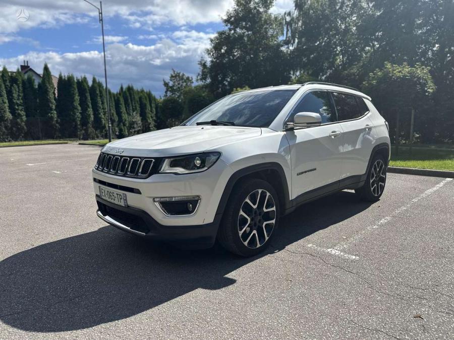 White Jeep Compass 2018 in Taurage, with an engine capacity of 1.60 L and mileage of 235 thousand km for 9900 €, photo 1 on AUTOMOTO.COM.LV