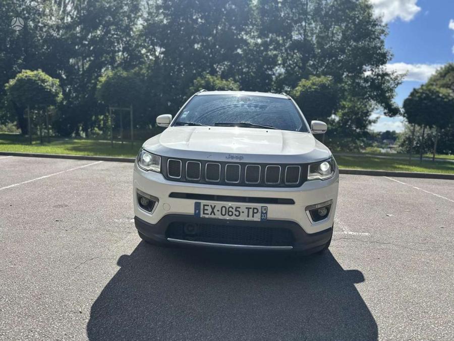 White Jeep Compass 2018 in Taurage, with an engine capacity of 1.60 L and mileage of 235 thousand km for 9900 €, photo 3 on AUTOMOTO.COM.LV