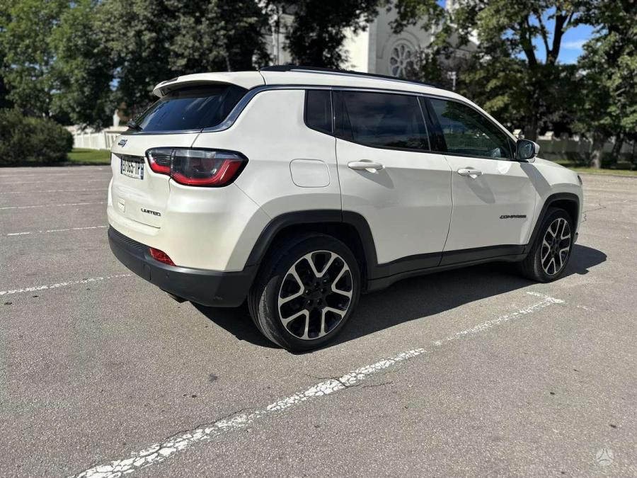 White Jeep Compass 2018 in Taurage, with an engine capacity of 1.60 L and mileage of 235 thousand km for 9900 €, photo 5 on AUTOMOTO.COM.LV