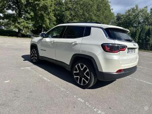 White Jeep Compass 2018 in Taurage, with an engine capacity of 1.60 L and mileage of 235 thousand km for 9900 €, photo 6 on AUTOMOTO.COM.LV