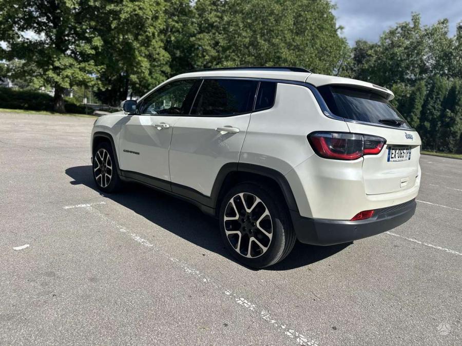 White Jeep Compass 2018 in Taurage, with an engine capacity of 1.60 L and mileage of 235 thousand km for 9900 €, photo 6 on AUTOMOTO.COM.LV