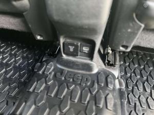 White Jeep Compass 2018 in Taurage, with an engine capacity of 1.60 L and mileage of 235 thousand km for 9900 €, photo 10 on AUTOMOTO.COM.LV