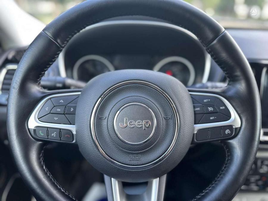 White Jeep Compass 2018 in Taurage, with an engine capacity of 1.60 L and mileage of 235 thousand km for 9900 €, photo 14 on AUTOMOTO.COM.LV