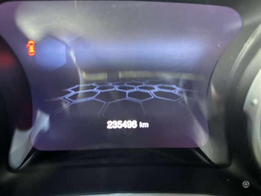 White Jeep Compass 2018 in Taurage, with an engine capacity of 1.60 L and mileage of 235 thousand km for 9900 €, photo 15 on AUTOMOTO.COM.LV