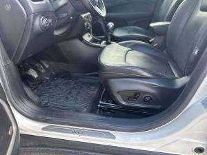 White Jeep Compass 2018 in Taurage, with an engine capacity of 1.60 L and mileage of 235 thousand km for 9900 €, photo 18 on AUTOMOTO.COM.LV