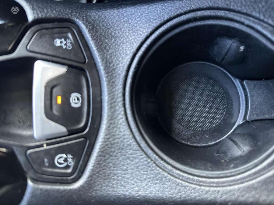 White Jeep Compass 2018 in Taurage, with an engine capacity of 1.60 L and mileage of 235 thousand km for 9900 €, photo 19 on AUTOMOTO.COM.LV