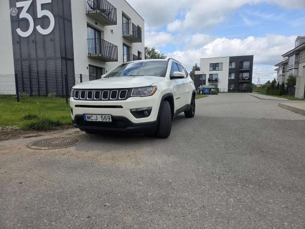 Balts Jeep Compass 2018 Kauņa, ar dzinēja tilpumu 2.36 L un nobraukumu 128 tūkst. km par 10500 €, foto  vietnē AUTOMOTO.COM.LV