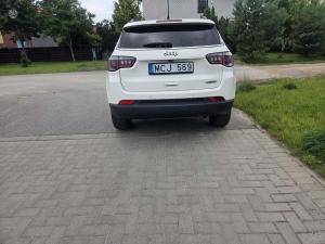 White Jeep Compass 2018 in Kaunas, with an engine capacity of 2.36 L and mileage of 128 thousand km for 10500 €, photo 5 on AUTOMOTO.COM.LV