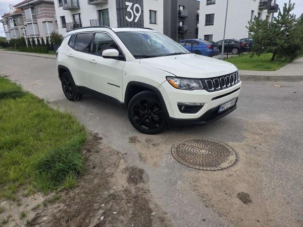 White Jeep Compass 2018 in Kaunas, with an engine capacity of 2.36 L and mileage of 128 thousand km for 10500 €, photo 7 on AUTOMOTO.COM.LV