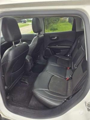 White Jeep Compass 2018 in Kaunas, with an engine capacity of 2.36 L and mileage of 128 thousand km for 10500 €, photo 11 on AUTOMOTO.COM.LV