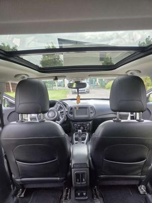 White Jeep Compass 2018 in Kaunas, with an engine capacity of 2.36 L and mileage of 128 thousand km for 10500 €, photo 12 on AUTOMOTO.COM.LV