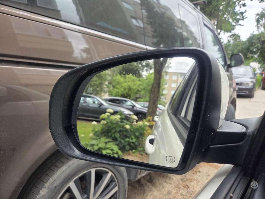 White Jeep Compass 2018 in Kaunas, with an engine capacity of 2.36 L and mileage of 128 thousand km for 10500 €, photo 24 on AUTOMOTO.COM.LV