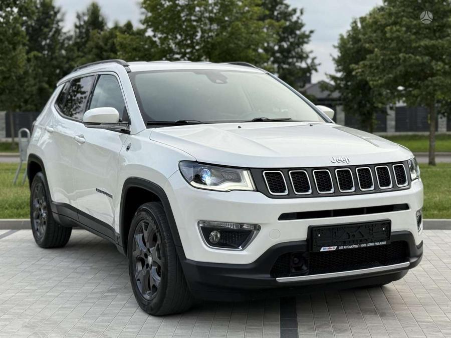 White Jeep Compass 2018 in Siauliai, with an engine capacity of 1.96 L and mileage of 247 thousand km for 12999 €, photo 1 on AUTOMOTO.COM.LV