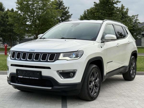 White Jeep Compass 2018 in Siauliai, with an engine capacity of 1.96 L and mileage of 247 thousand km for 12999 €, photo 2 on AUTOMOTO.COM.LV