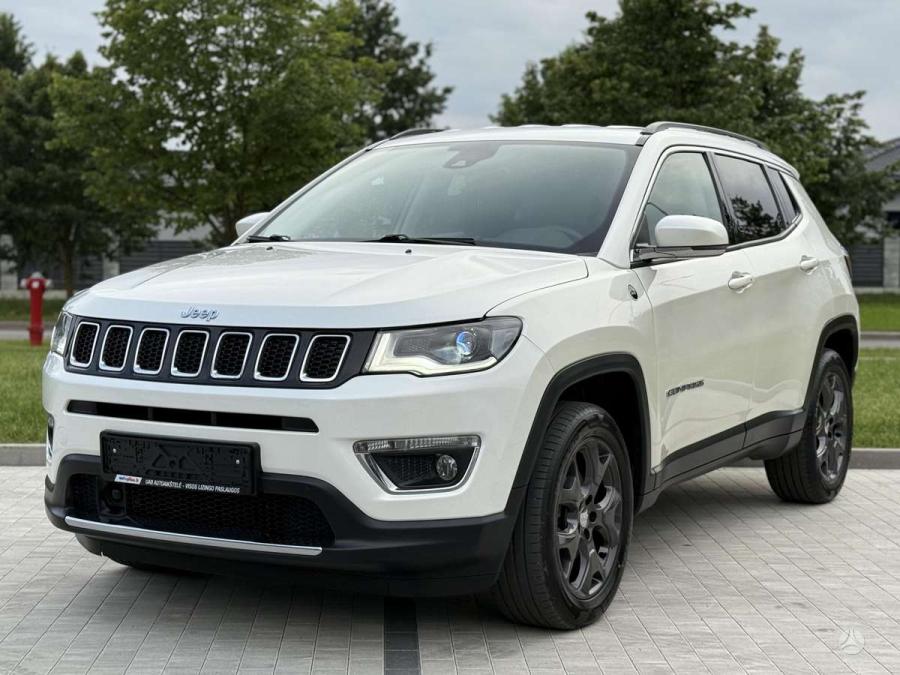 White Jeep Compass 2018 in Siauliai, with an engine capacity of 1.96 L and mileage of 247 thousand km for 12999 €, photo 3 on AUTOMOTO.COM.LV