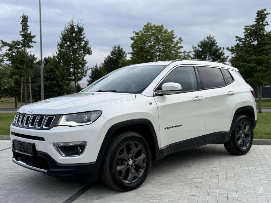 White Jeep Compass 2018 in Siauliai, with an engine capacity of 1.96 L and mileage of 247 thousand km for 12999 €, photo 5 on AUTOMOTO.COM.LV